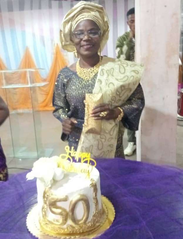 How Lady Kemi Ogunsola Empowers Students, Widows, Aged and Others ...